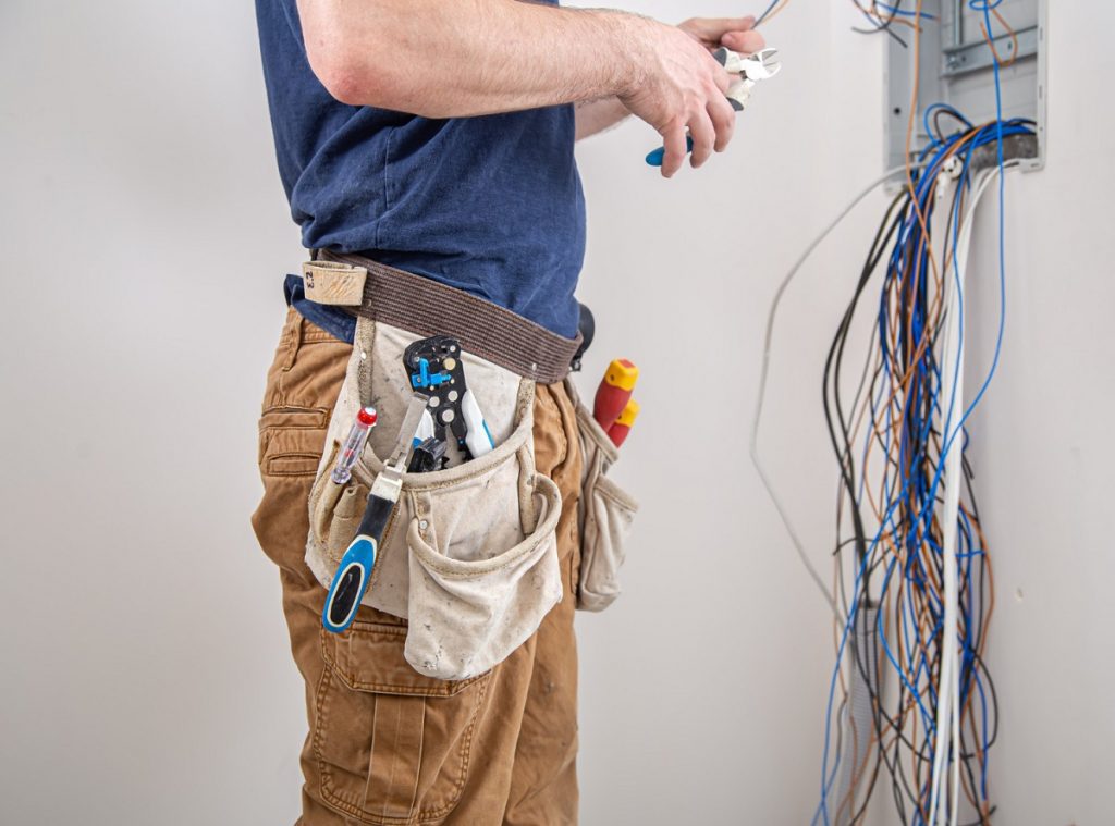 What Are 5 Signs That Your Home Needs Some Electrical Work?
